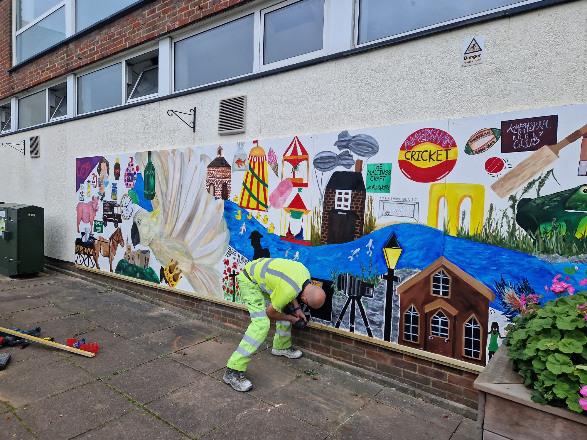 New Mural Outside The Royal Mail Office - Amersham Town Council